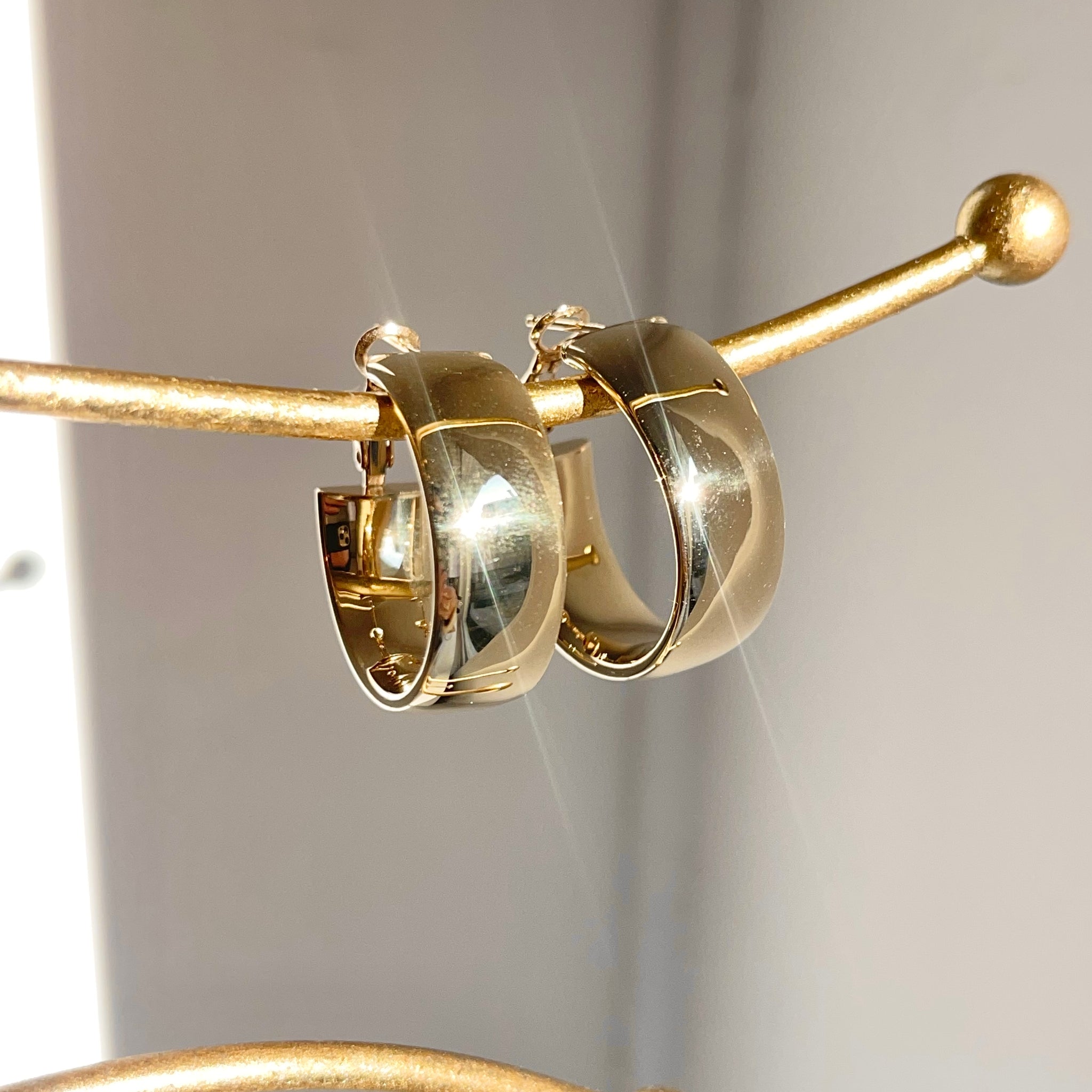 14KT Yellow Gold 10mm Wide Tube Round Omega Hoop Earrings 26mm – LSJ