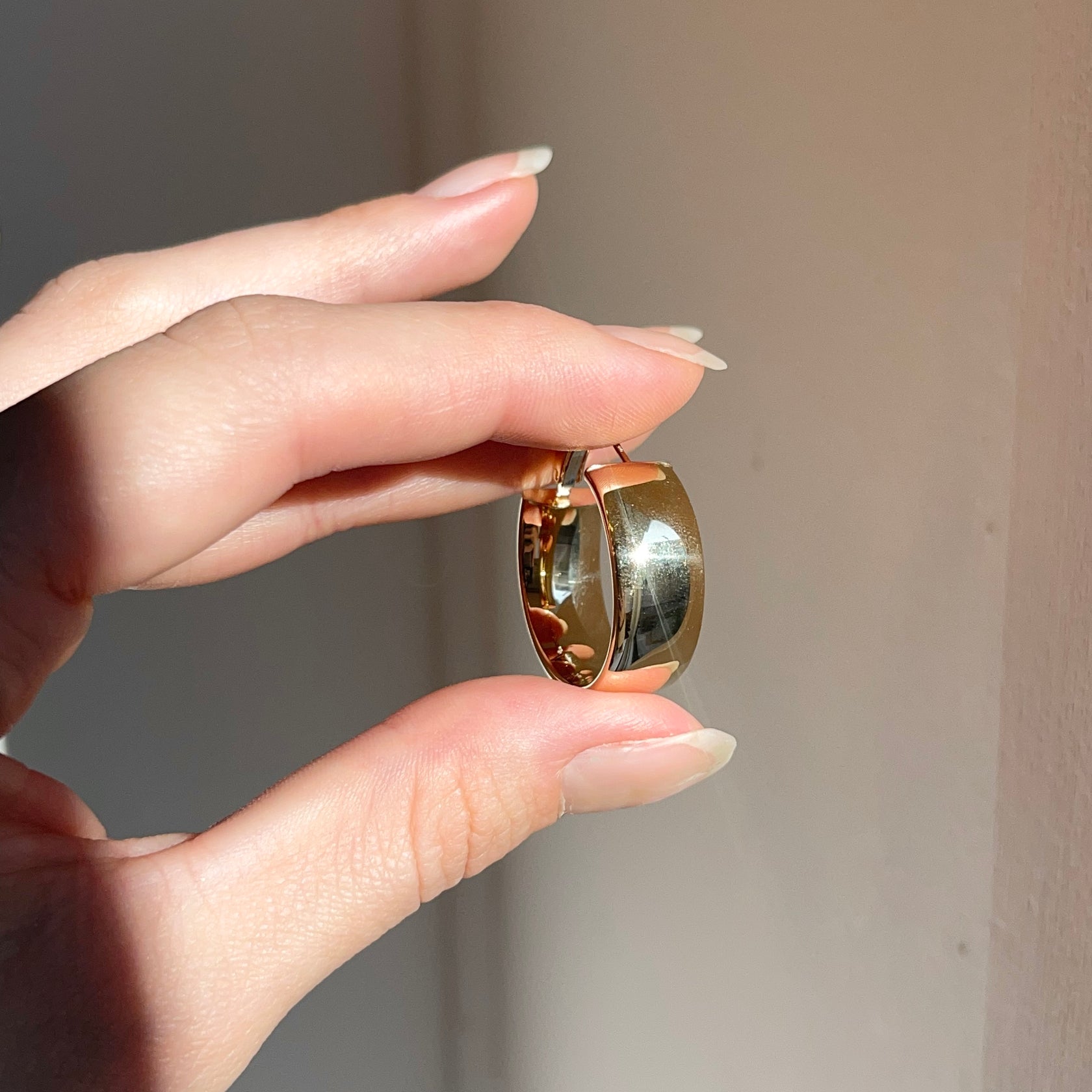 14KT Yellow Gold 10mm Wide Tube Round Omega Hoop Earrings 26mm – LSJ