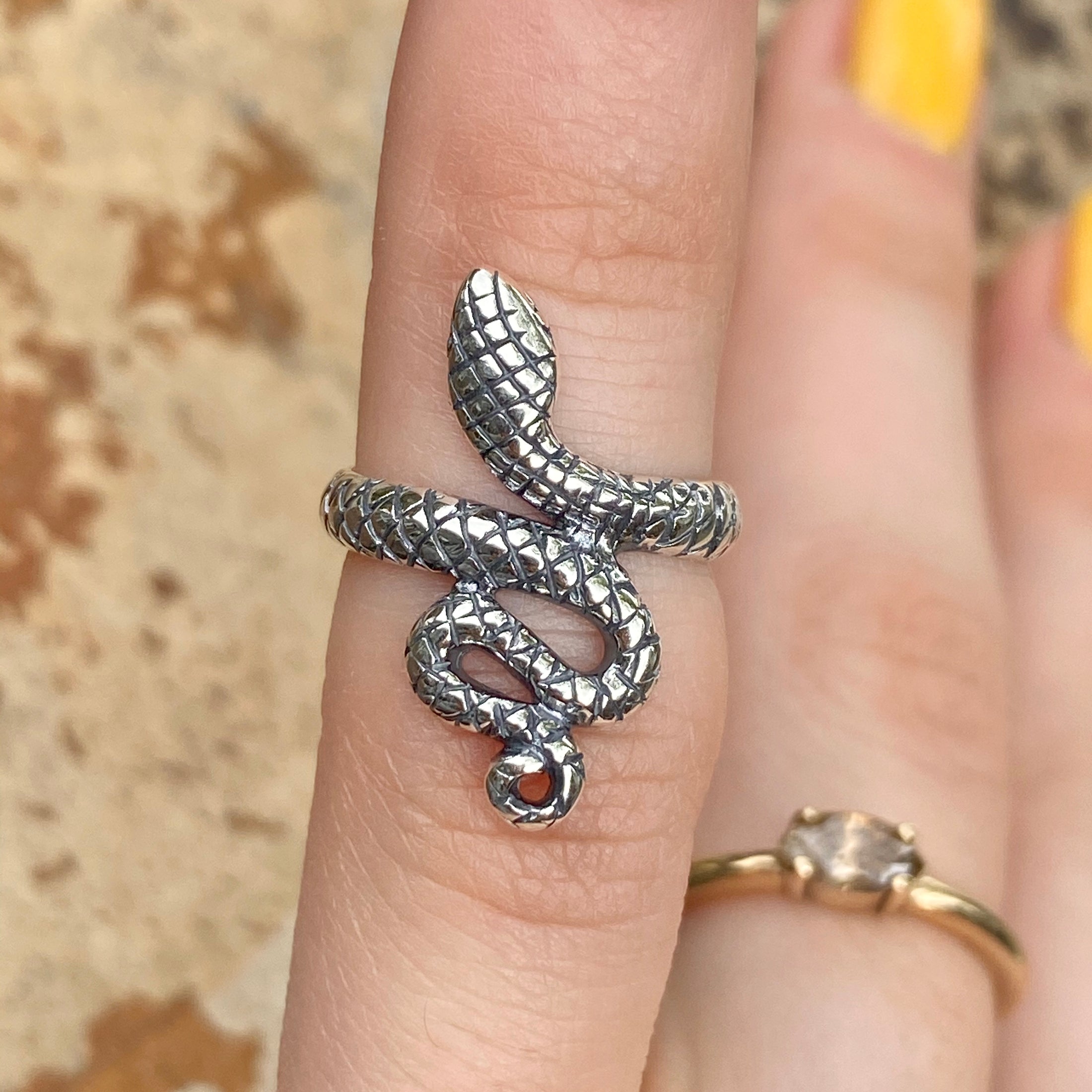 Sterling Silver Antiqued Snake Bypass Toe Ring – LSJ